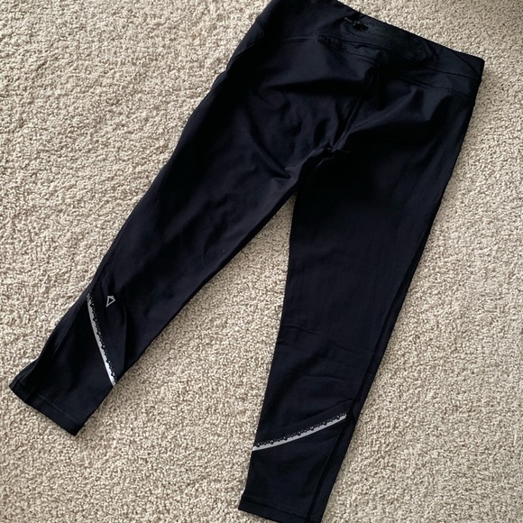 Ivivva | Bottoms | Ivivva Lululemon Kids Crop Tights Silver Trim | Poshmark